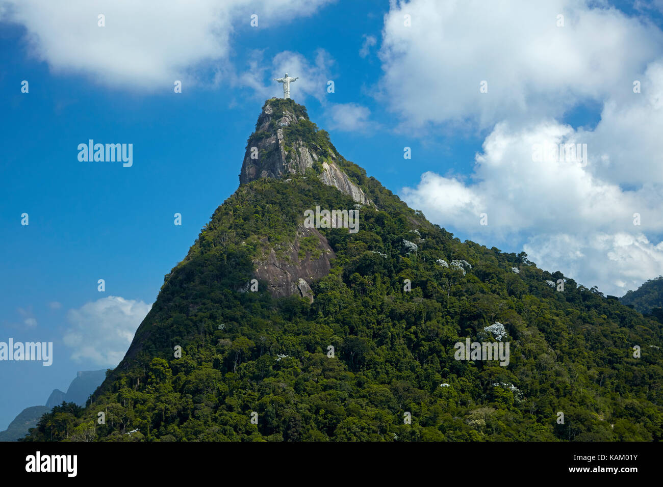 Jesus christ the redeemer statue hi-res stock photography and images ...