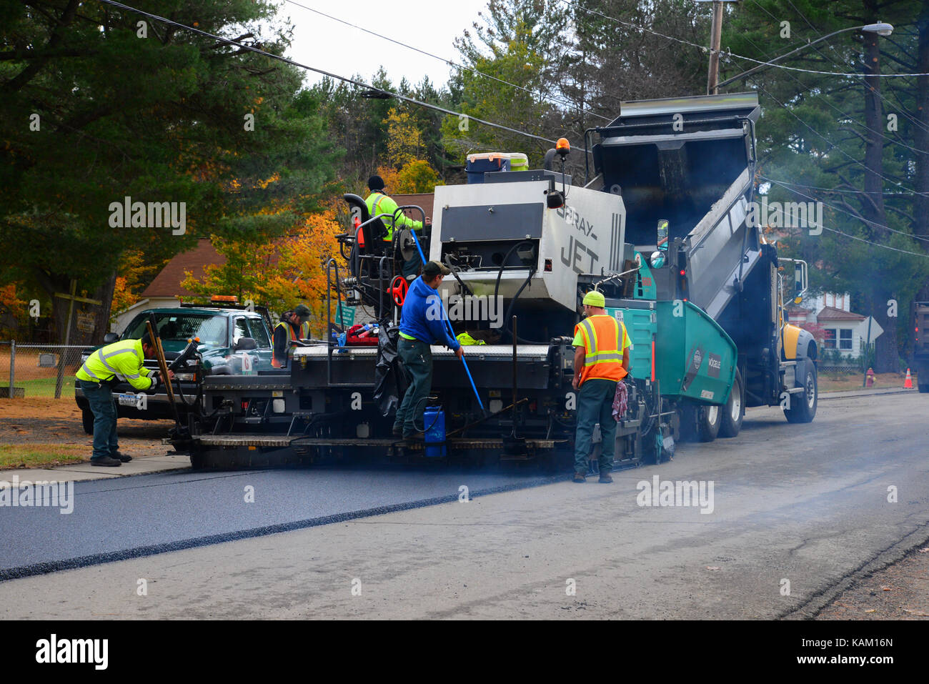 Road construction workers on street hi-res stock photography and images ...