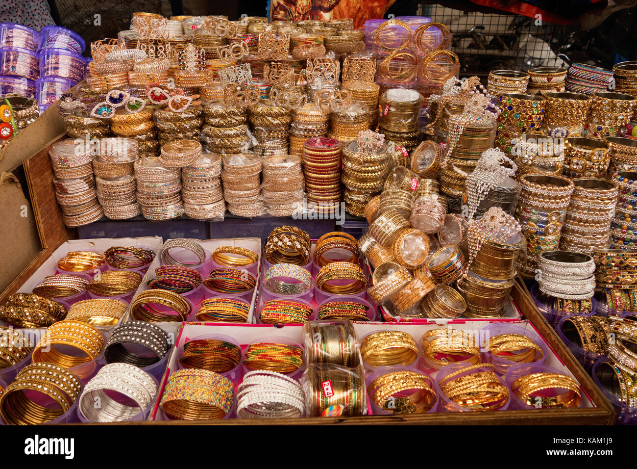 Bangles for sale at Lad Bazaar in Hyderabad,India Stock Photo - Alamy