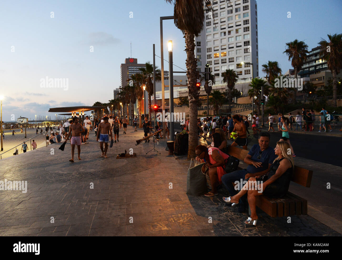 The busy seaside promenade in Tel-Aviv, Israe Stock Photo - Alamy