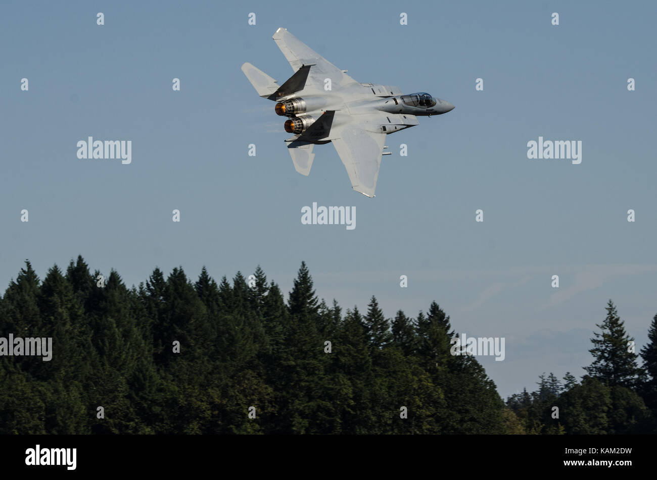 An Oregon Air National Guard F-15 Eagle with the 142nd Fighter Wing ...