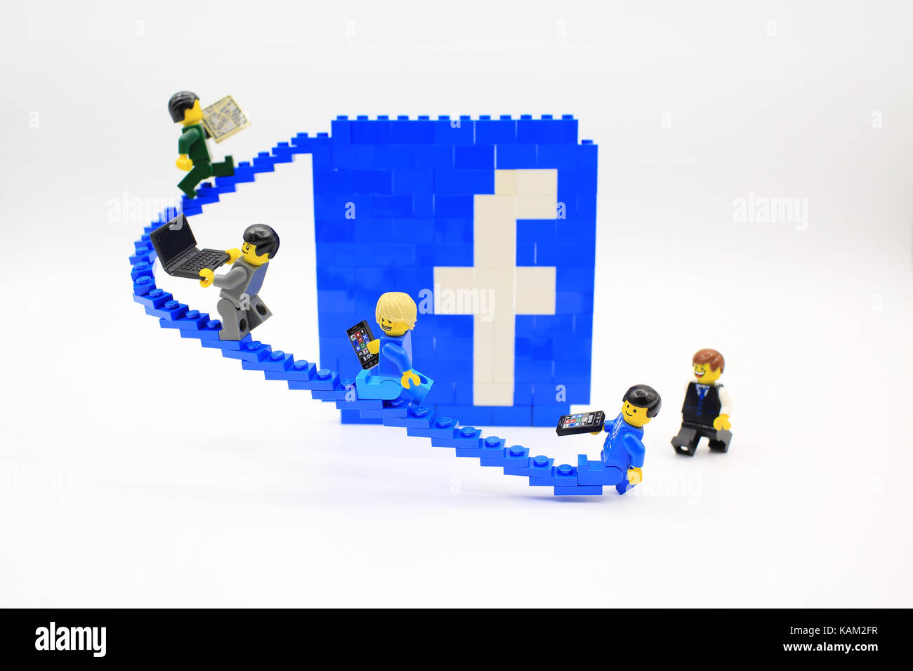 Facebook logo and globe hi-res stock photography and images - Alamy