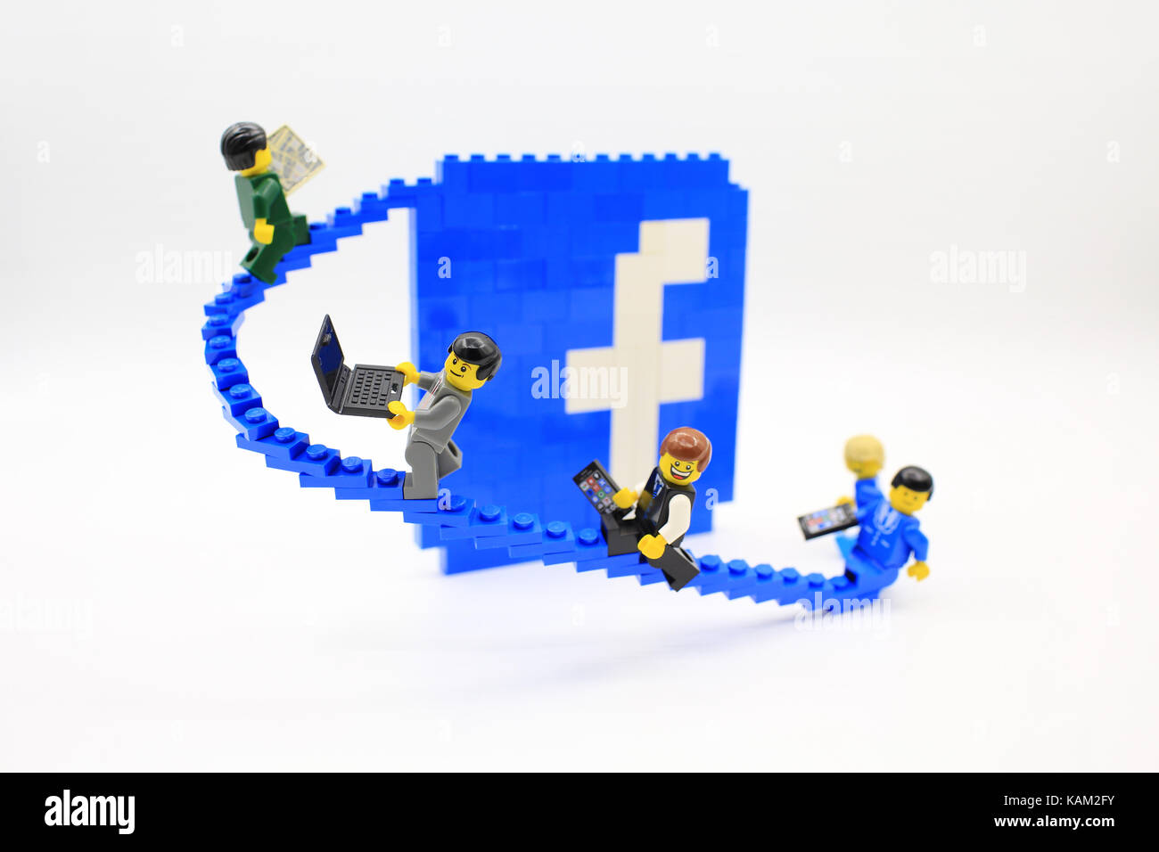 Facebook logo and globe hi-res stock photography and images - Alamy