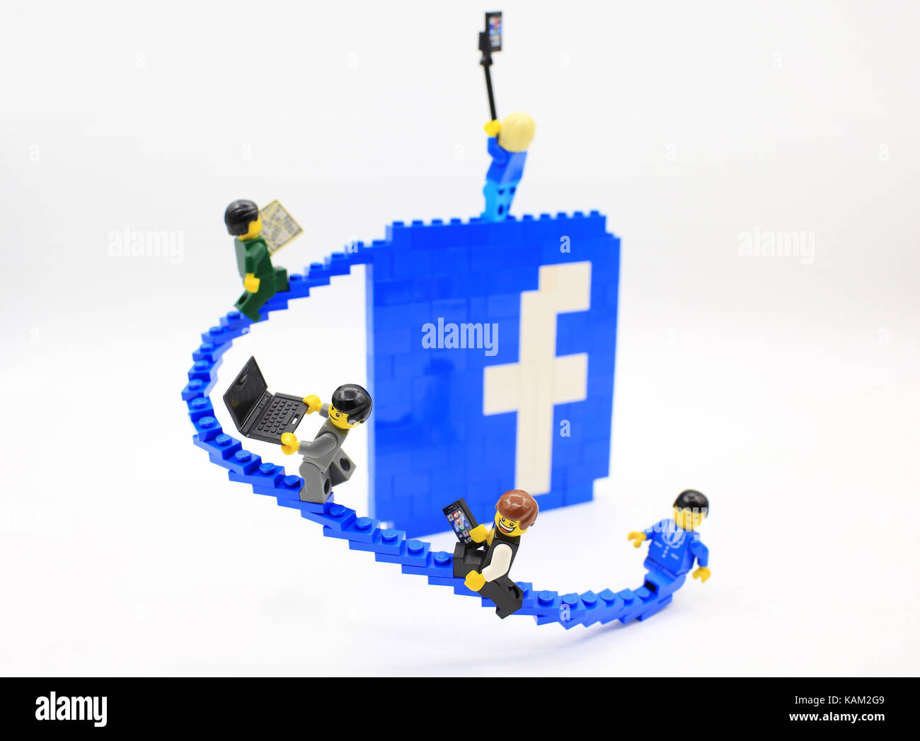 Facebook logo and globe hi-res stock photography and images - Alamy