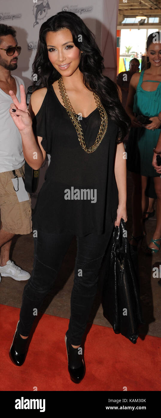 MIAMI - OCTOBER 25: Kim Kardashian attend the Miami Dolphins VS New ...