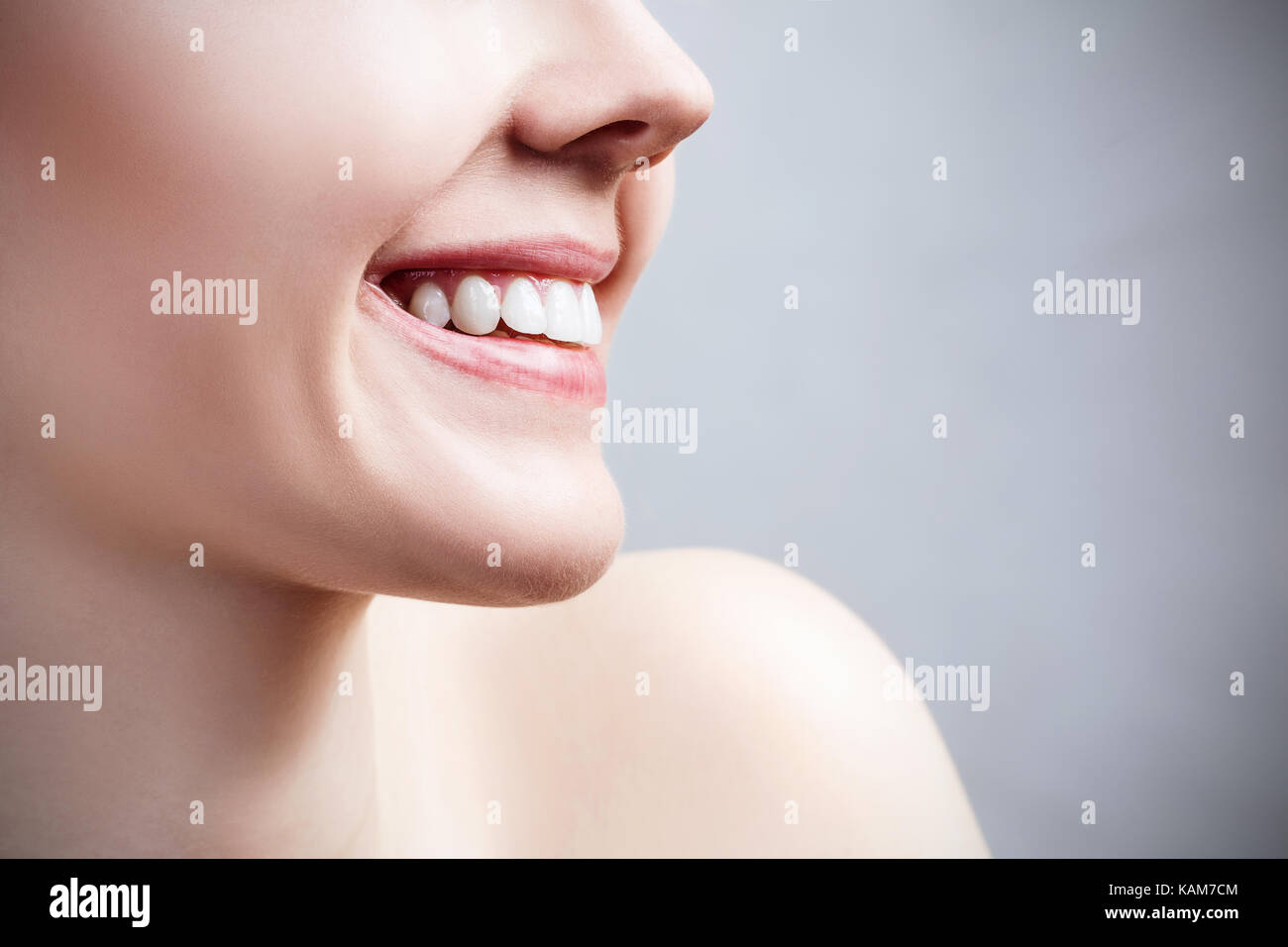 Woman open mouth and teeth hi-res stock photography and images - Alamy