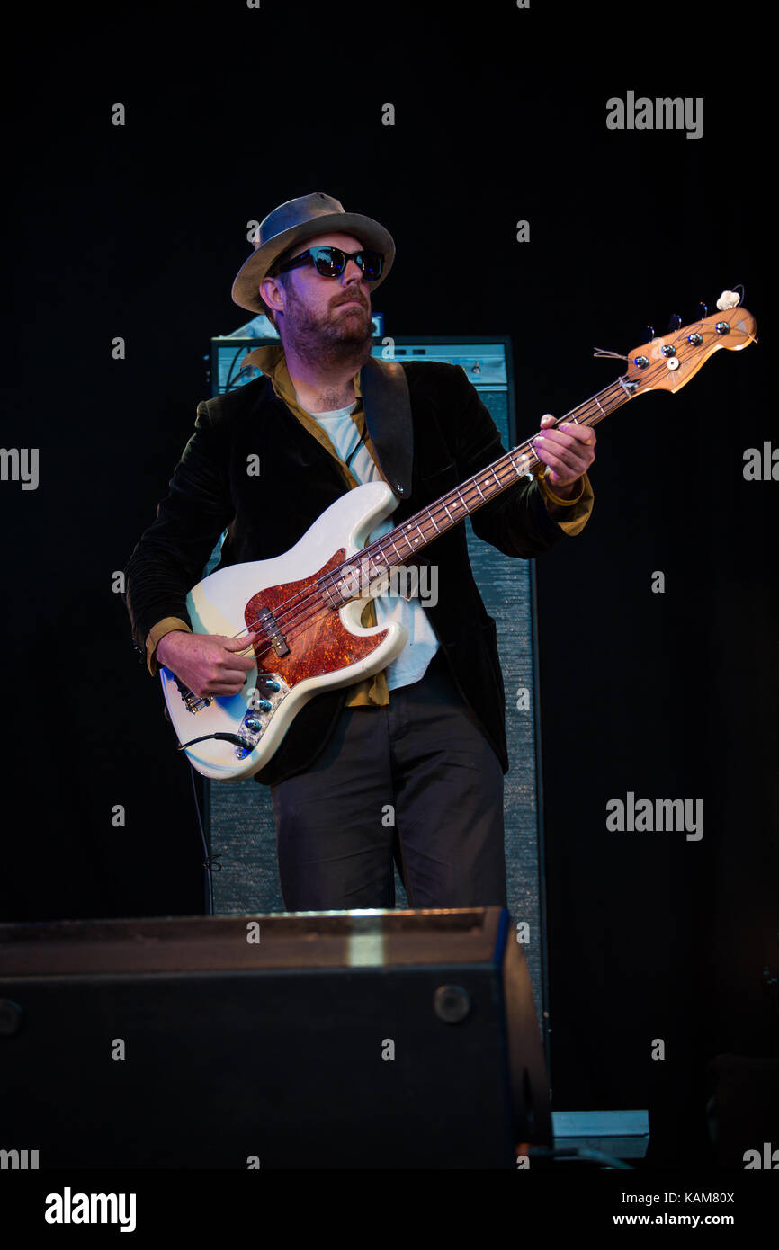 Destroyer concert hi-res stock photography and images - Alamy