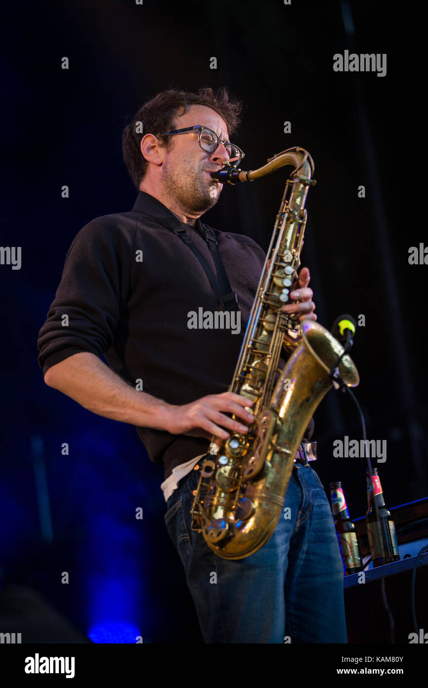 Destroyer concert hi-res stock photography and images - Alamy