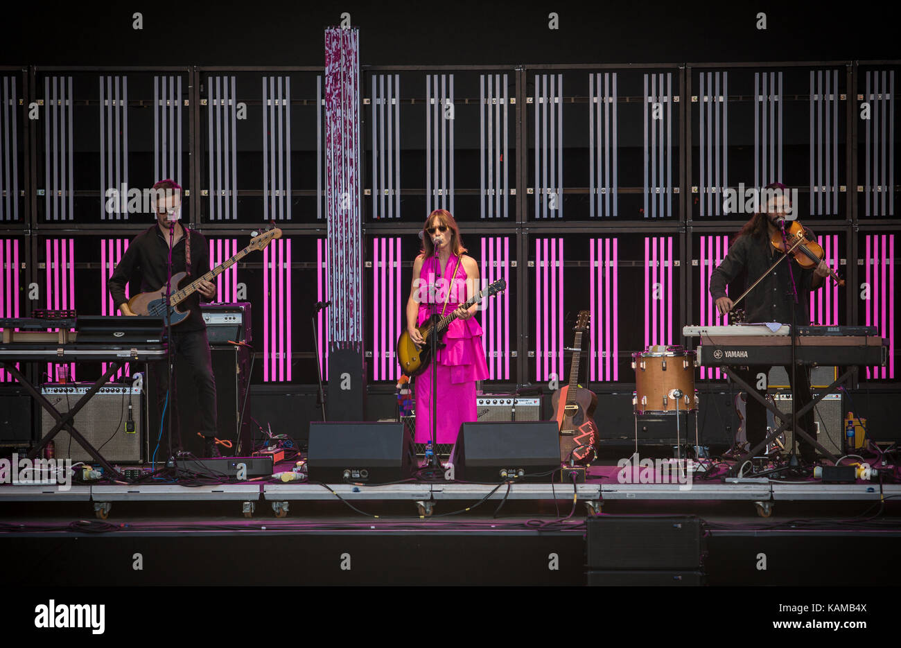 Leslie feist hi-res stock photography and images - Alamy