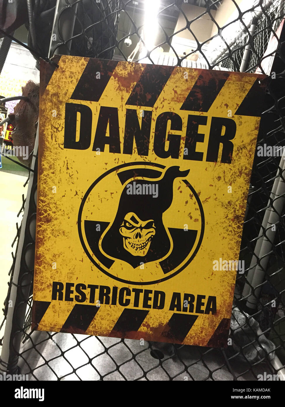 Area Restringida Logo