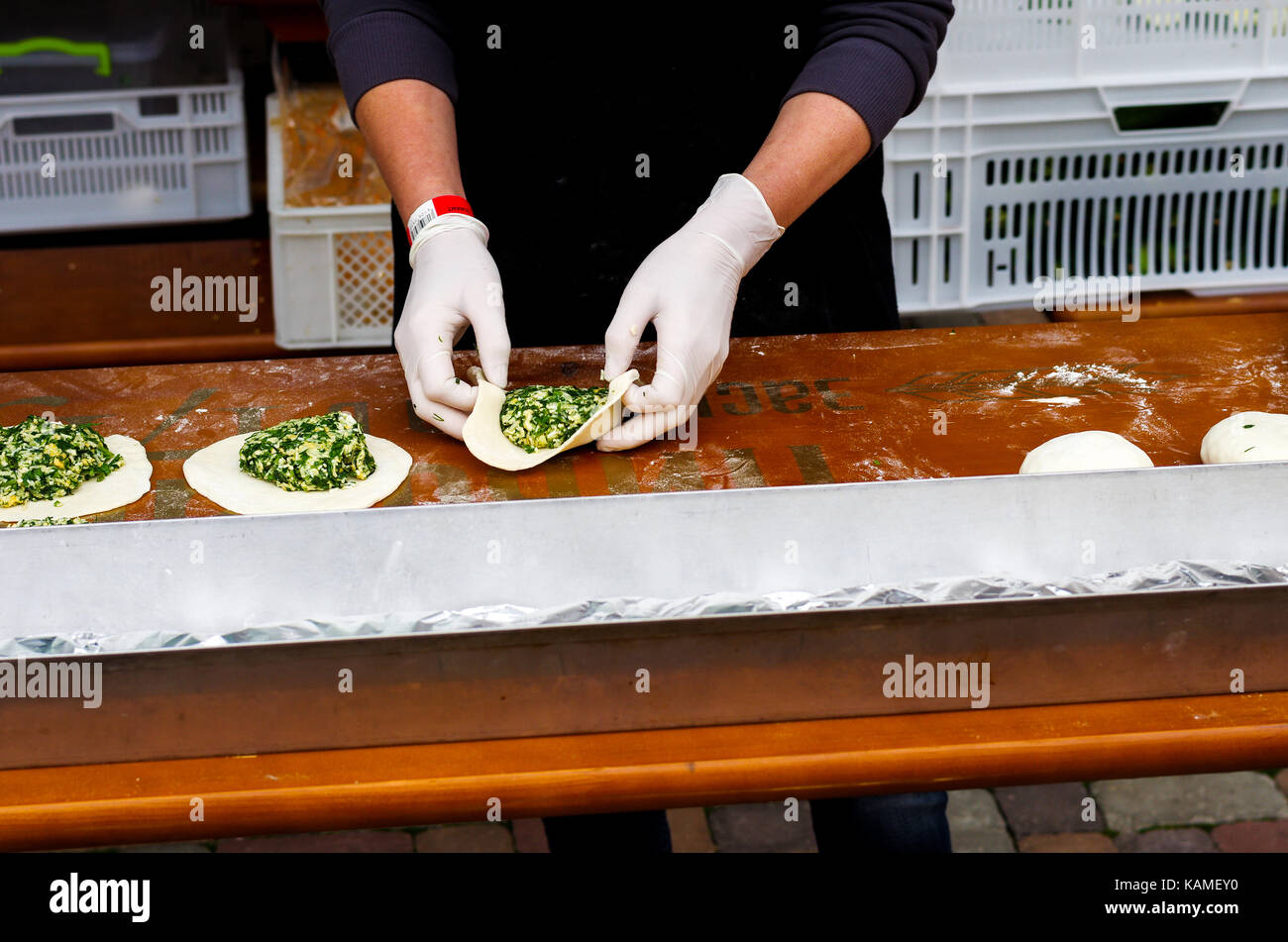 The cook shows you how to make a dish. Cooking Stock Photo - Alamy