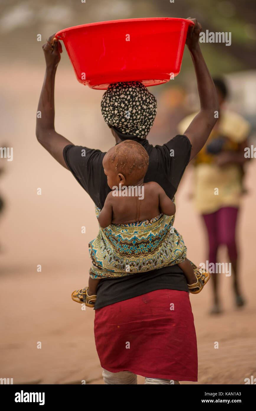 Africa angola woman hi-res stock photography and images - Alamy