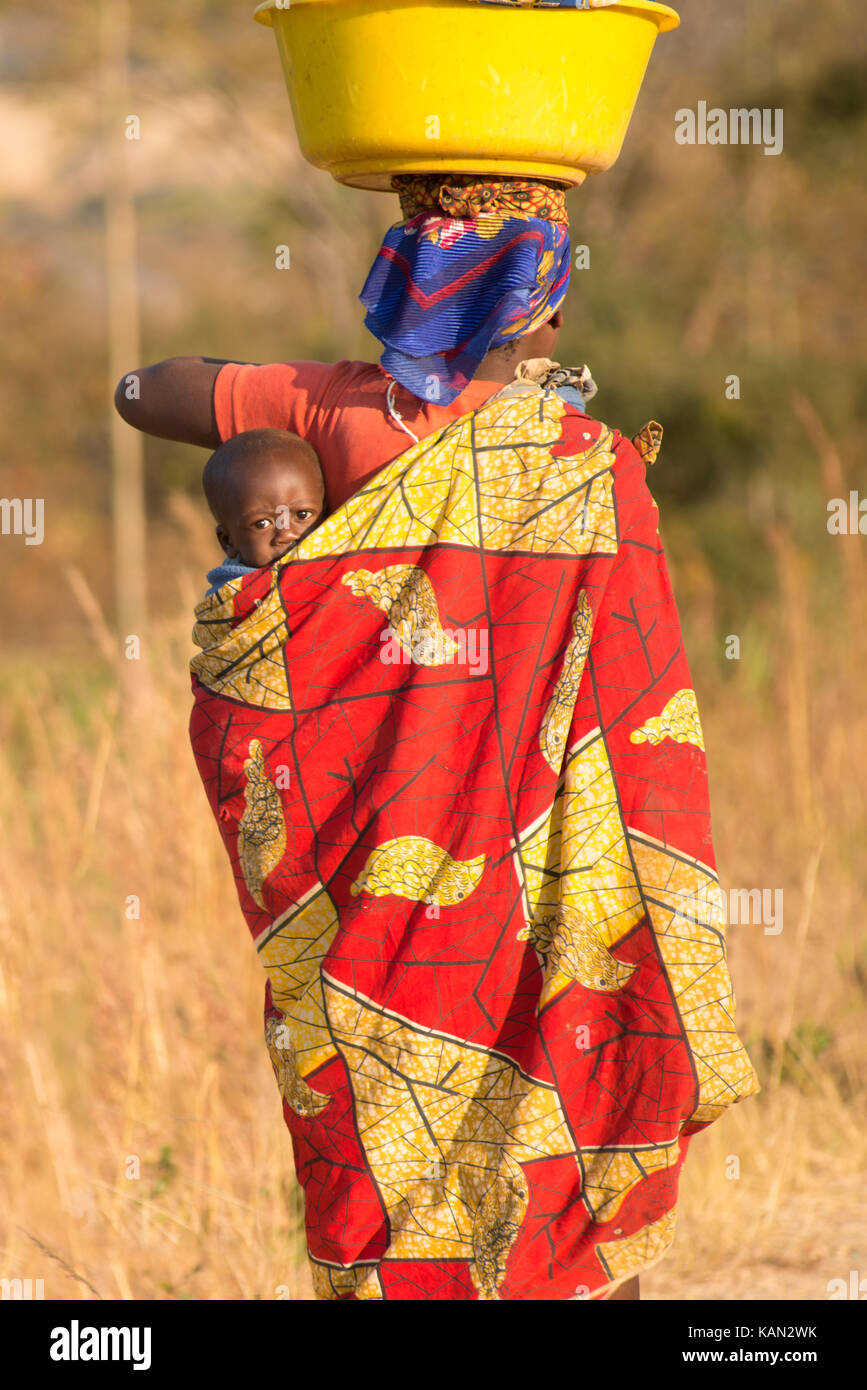 Familia africa hi-res stock photography and images - Alamy