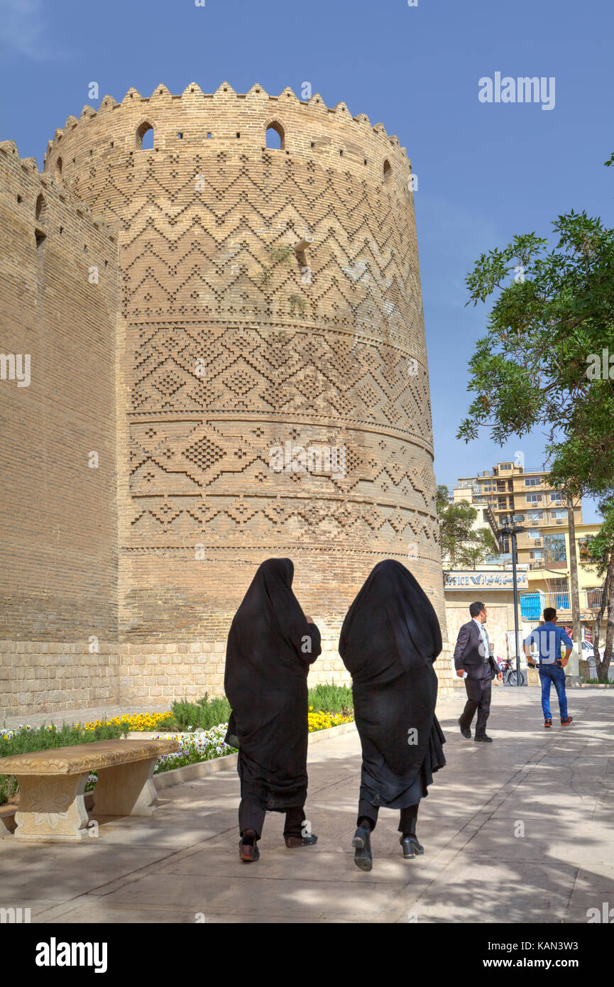 Fars Province Shiraz Iran 19 April 2017 Two Iranian Women In