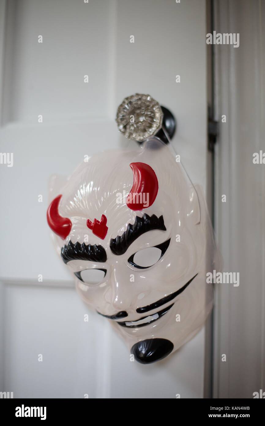 Scary man front door hi-res stock photography and images - Alamy