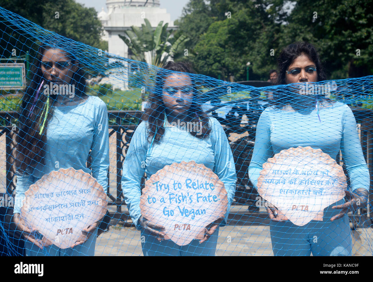 Kolkata, India. 26th Sep, 2017. PETA members cover their three members ...
