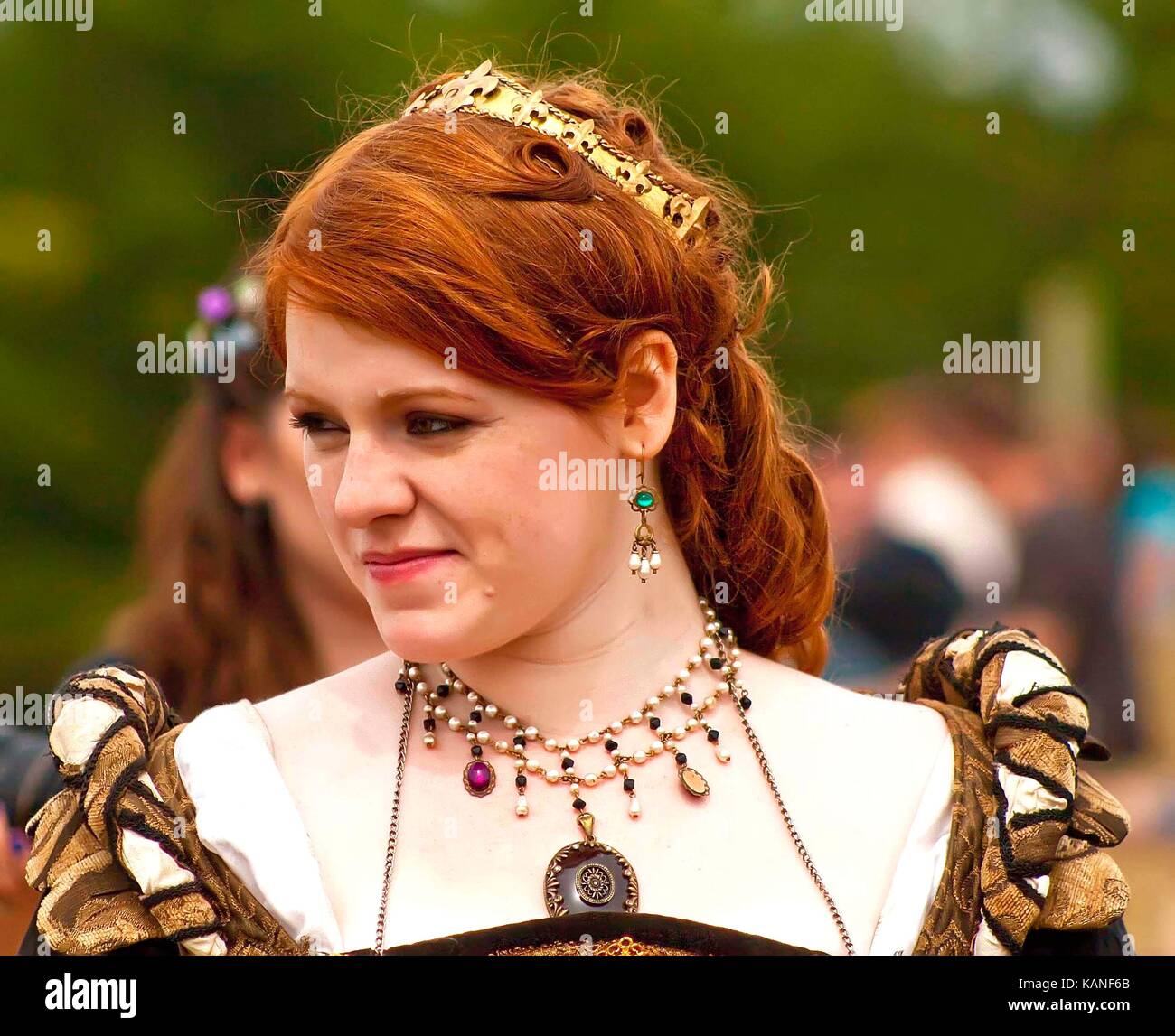 Renaissance festival woman hi-res stock photography and images - Alamy
