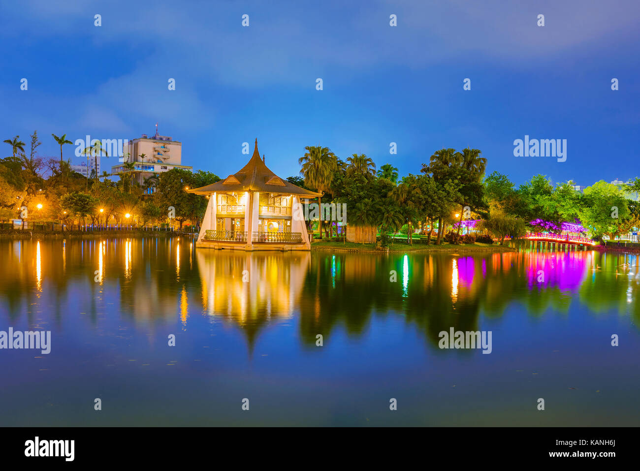 Taichung park lake night view Stock Photo - Alamy