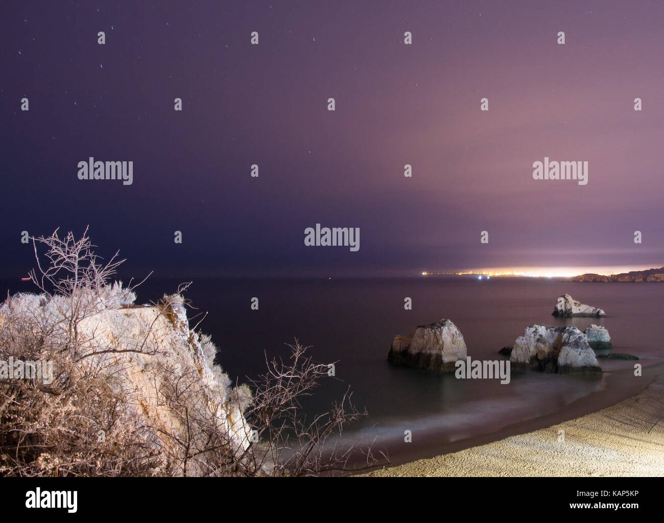 Night ocean algarve rocky hi-res stock photography and images - Alamy