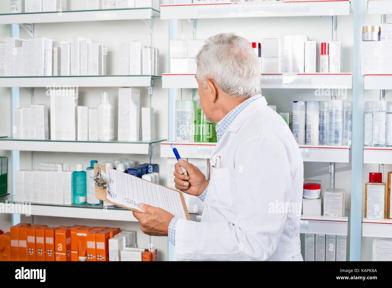 Male Pharmacist Counting Stock In Pharmacy Stock Photo - Alamy