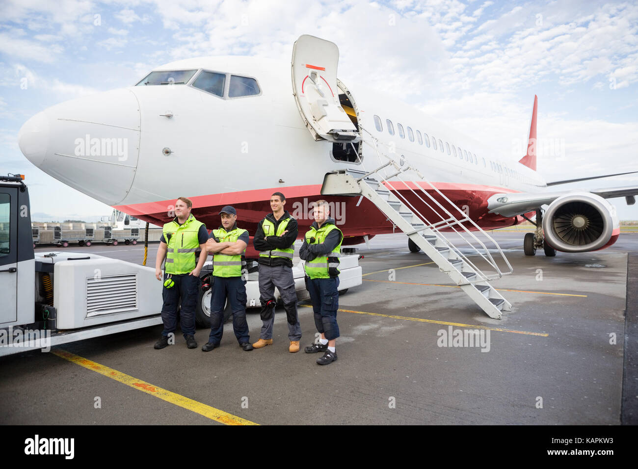 Ground support for aircraft hi-res stock photography and images - Alamy