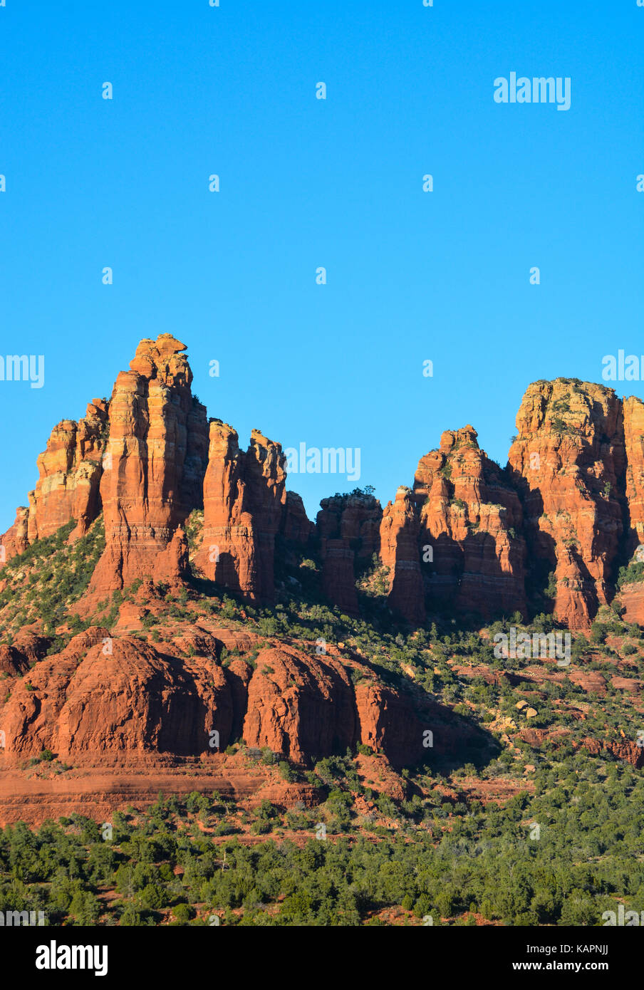 Towering sandstone cliffs in Sedona Arizona Stock Photo - Alamy