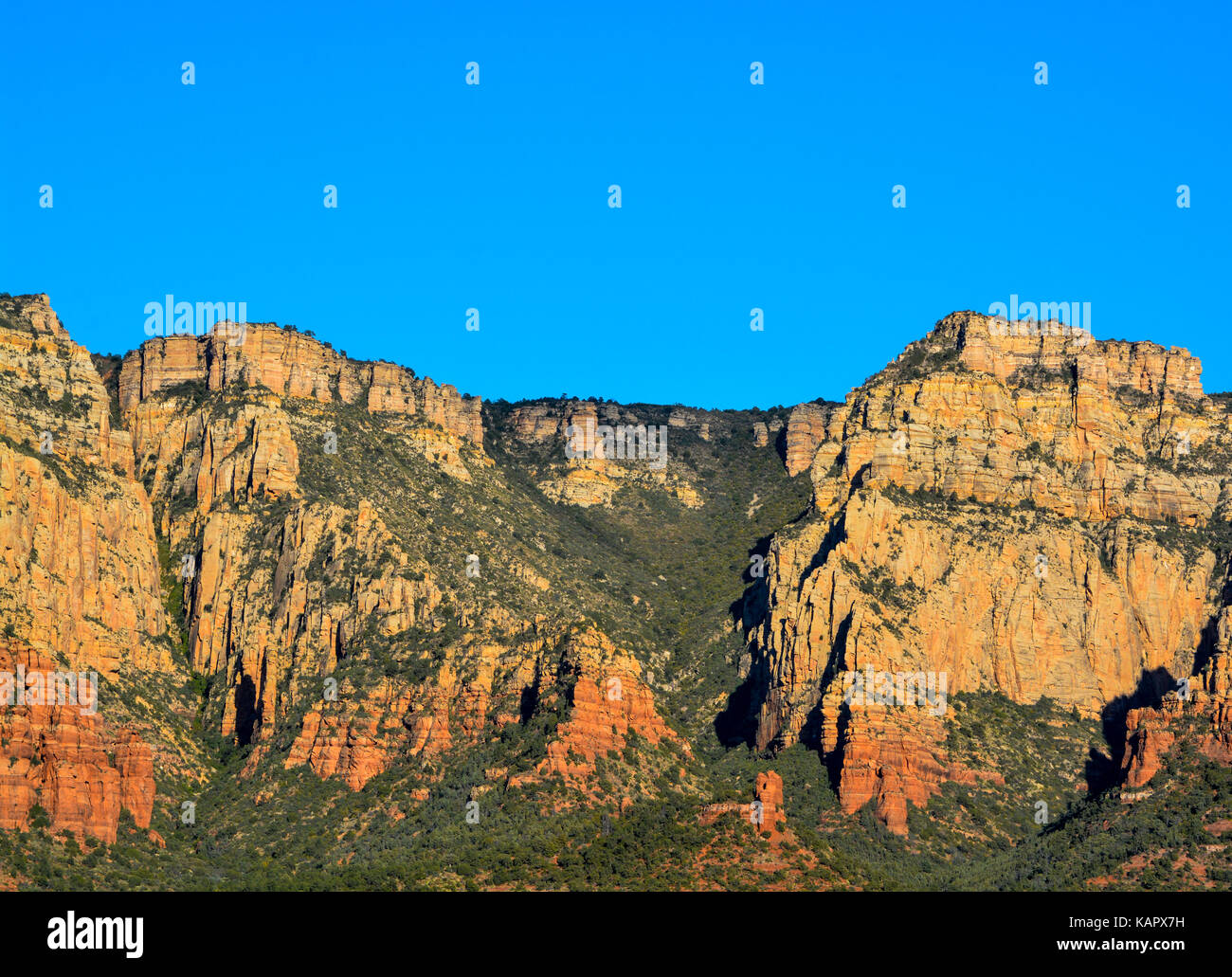 Towering sandstone cliffs in Sedona Arizona Stock Photo - Alamy