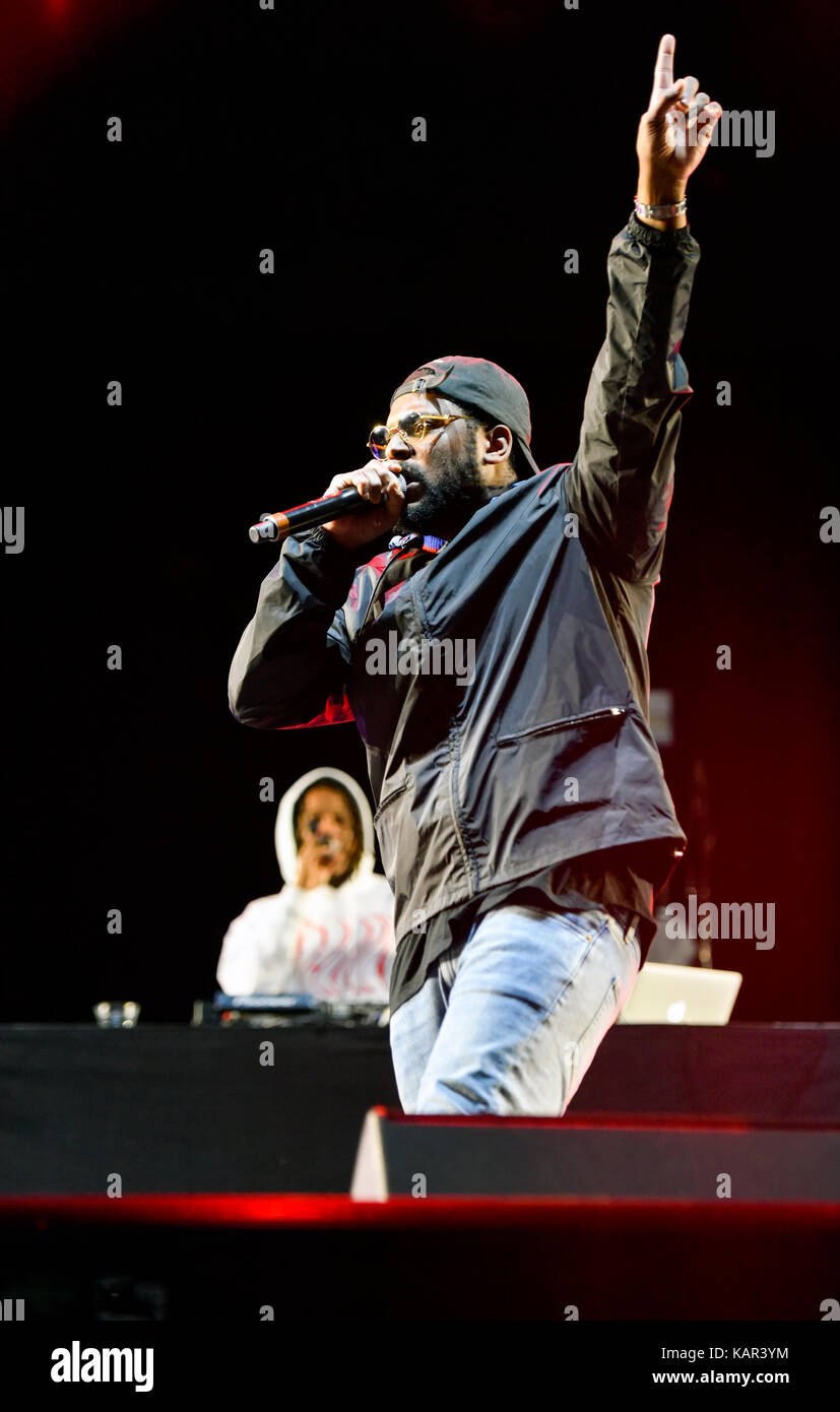 Boy band singer stage hi-res stock photography and images - Alamy