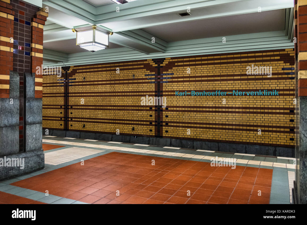 Karl-Bonhoeffer-Nervenklinik U-bahn station The Berlin U-Bahn ...