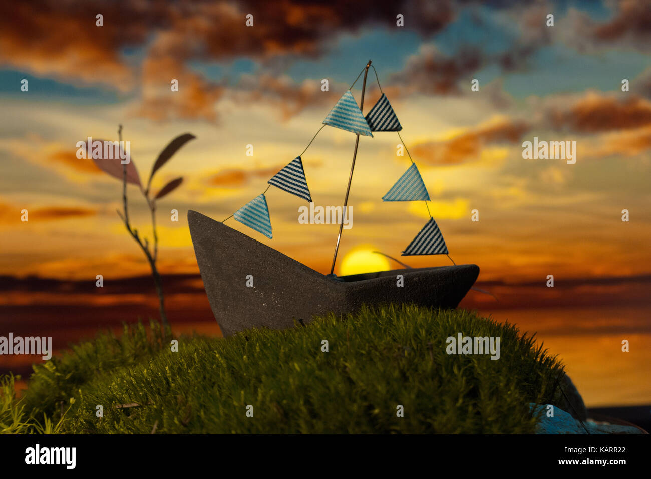 Small ship sailing sunset hi-res stock photography and images - Alamy