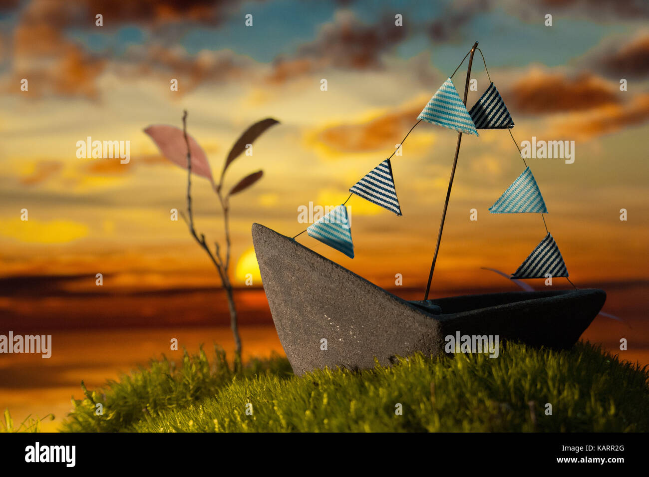 Small ship sailing sunset hi-res stock photography and images - Alamy