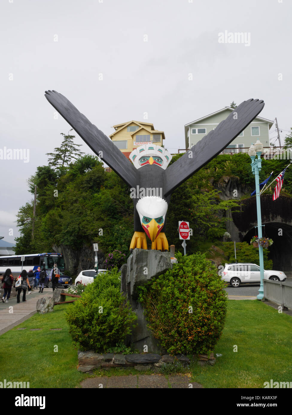 Bald eagle statue "Thundering Wings" by Nathan Jackson, Ketchikan ...