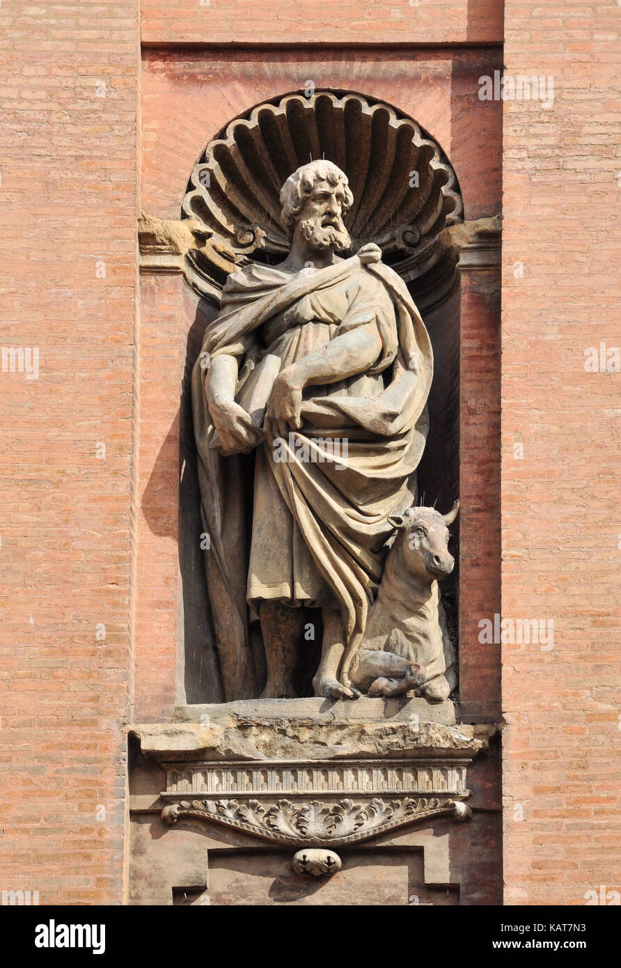 Statue of st luke hi-res stock photography and images - Alamy