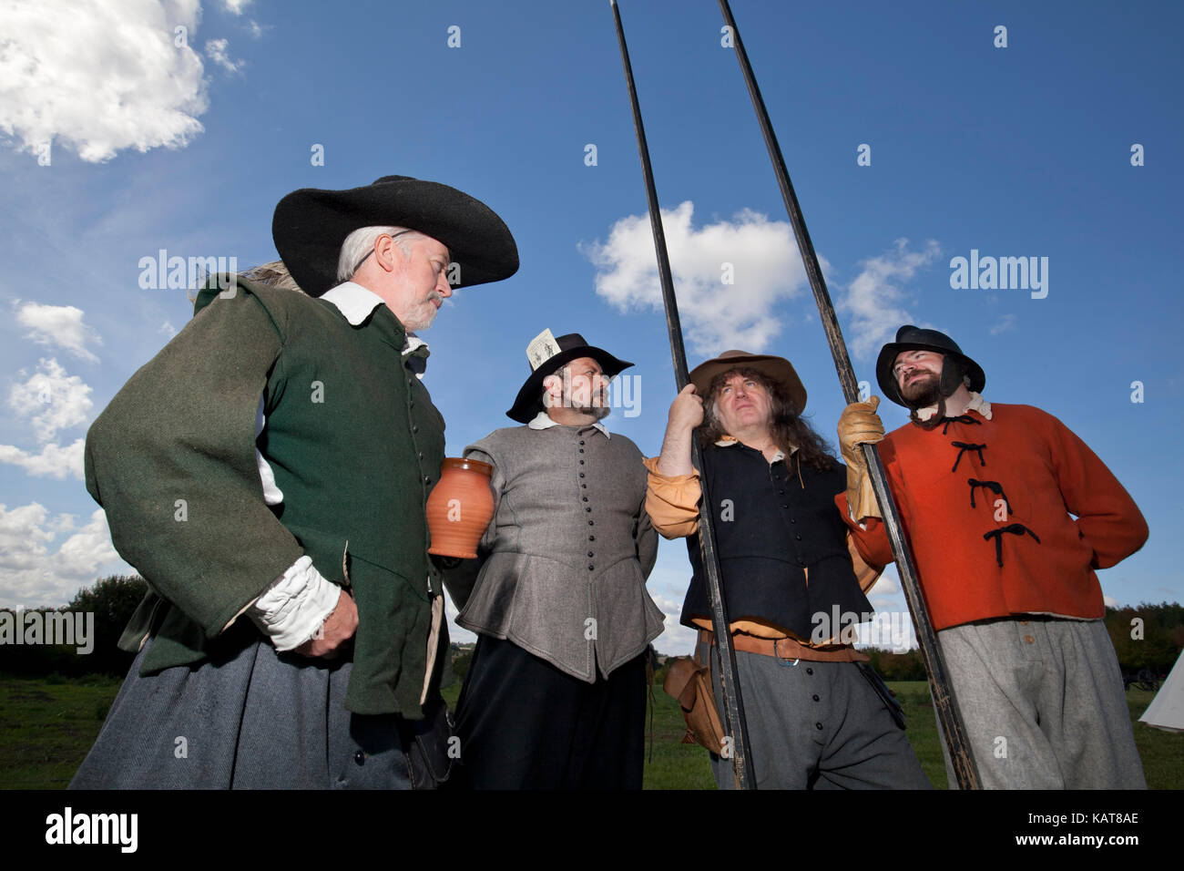 English civil war musketeer hi-res stock photography and images - Alamy