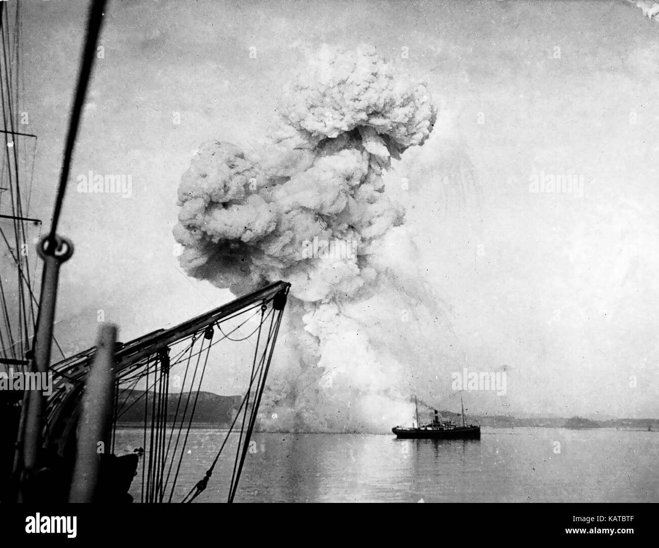 BATTLE OF CHEMULPO BAY 9 February 1904. The Russian gunboat Korietz ...