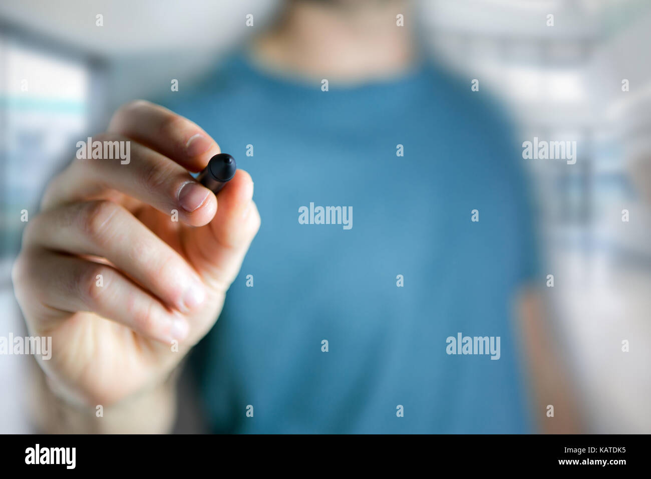 Man writing on glass screen hi-res stock photography and images - Alamy