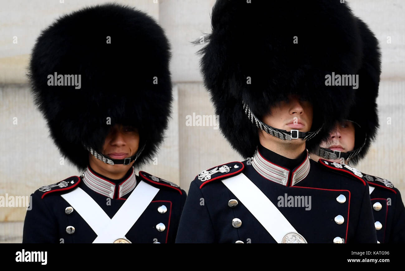 Soldiers of the royal guard stand in front of the Amalienborg Palace ...