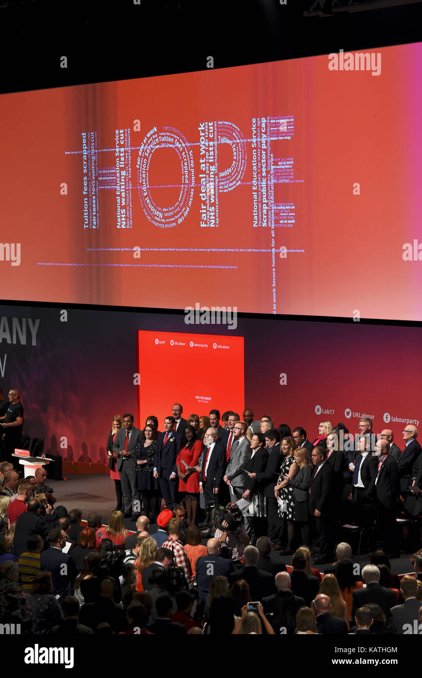 Delegates sing red flag hi-res stock photography and images - Alamy