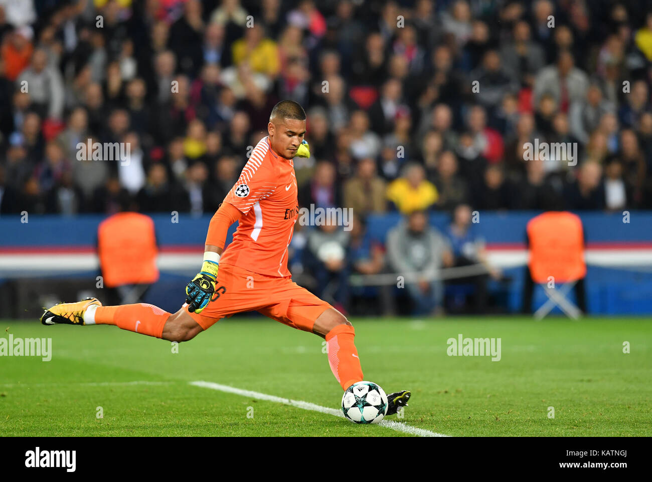 Paris, France. 27th Sep, 2017. Paris goalie Alphonse Areola in action ...