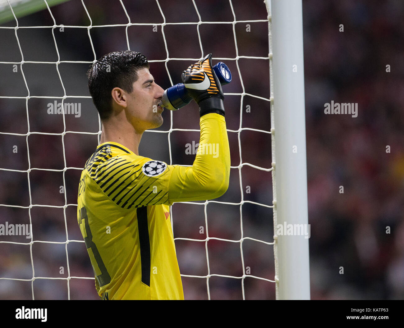 Thibaut courtois chelsea goalkeeper hi-res stock photography and images ...
