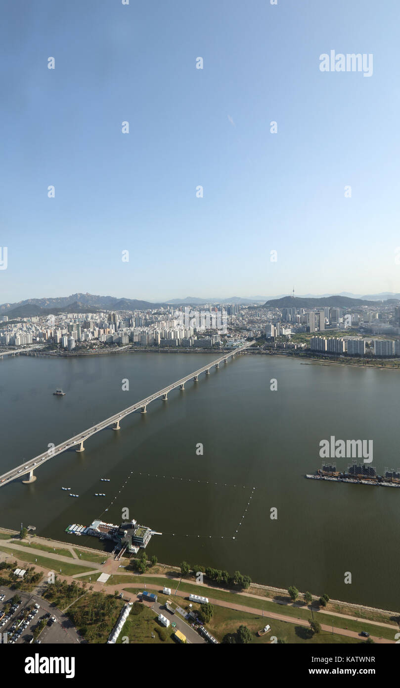 28th Sep, 2017. Azure sky over Seoul's Han River This photo, taken from ...