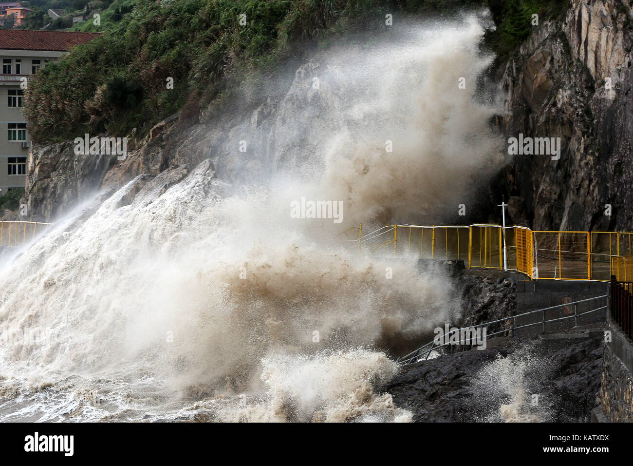 Wenling, China. 27th Sep, 2017. (EDITORIAL USE ONLY. CHINA OUT).Many ...