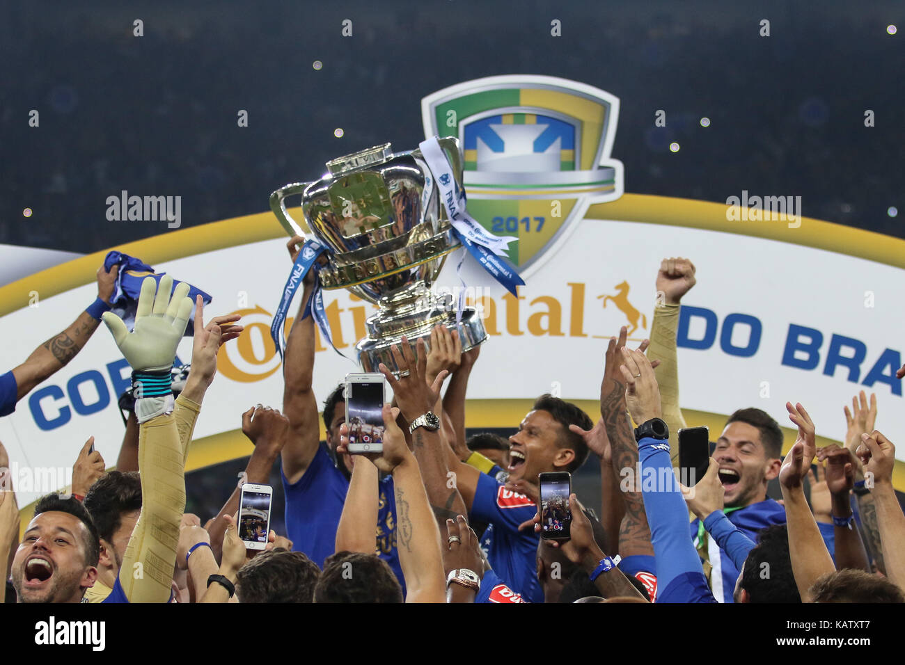 Belo Horizonte, Brazil. 27th Sep, 2017. Henrique and Léo do Cruzeiro ...