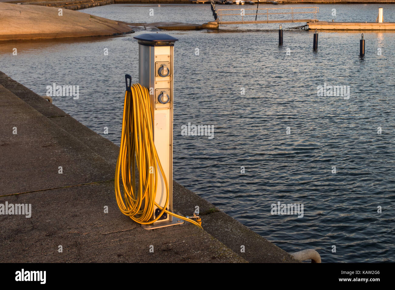 Base for water and power supply for yachts and boats, located on the ...