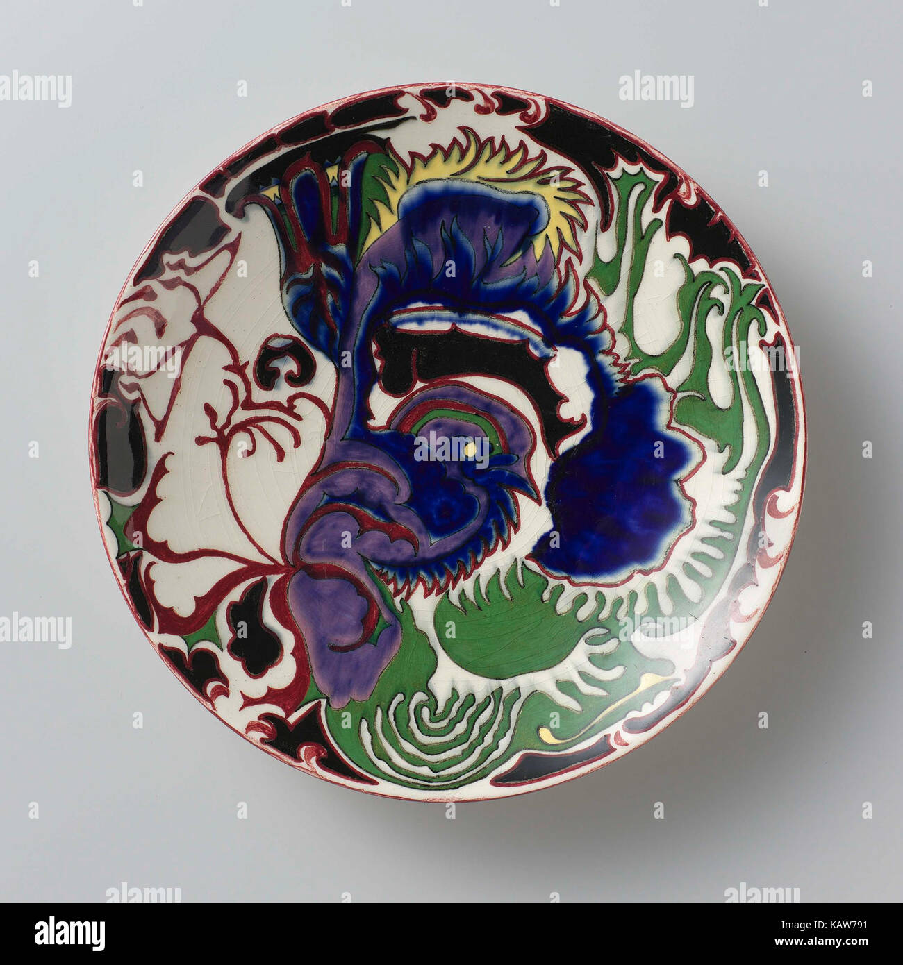 Wandbord, polychroom beschilderd met vogelmotief Stock Photo - Alamy