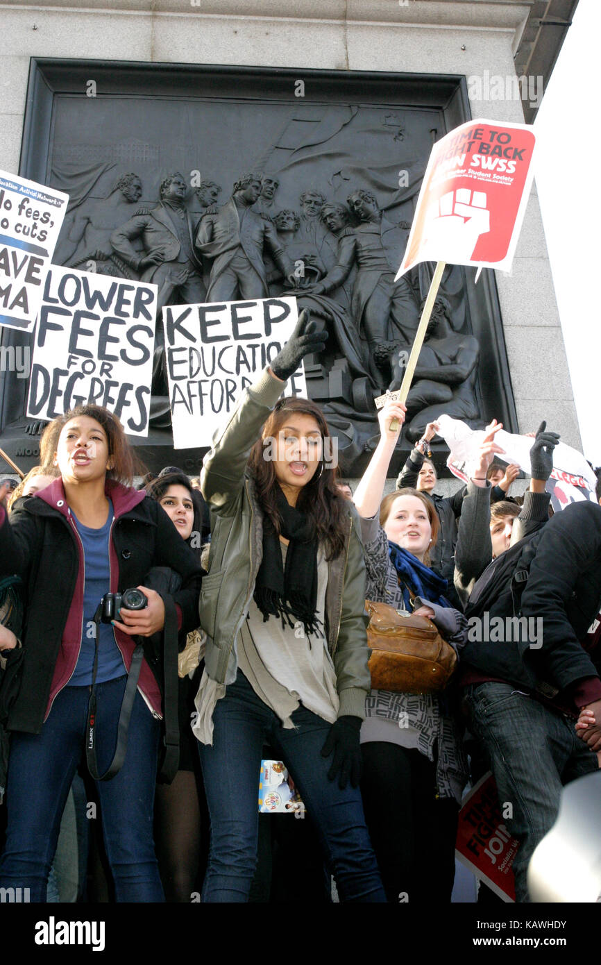 Students demo hi-res stock photography and images - Alamy