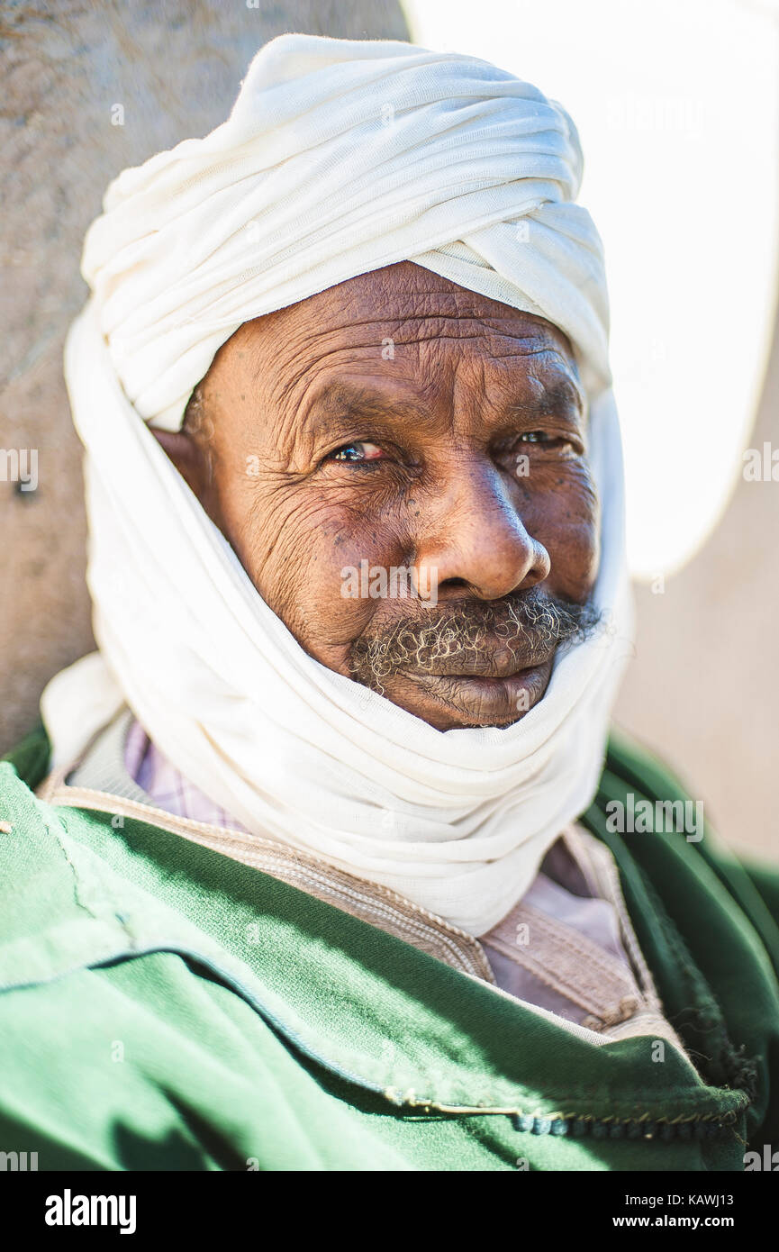 Portrait of a man from Merzouga in traditional costume region, Morocco ...