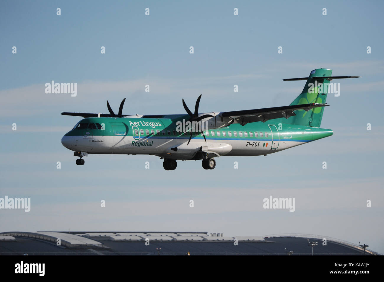 Aer Lingus ATR-72 landing Stock Photo - Alamy