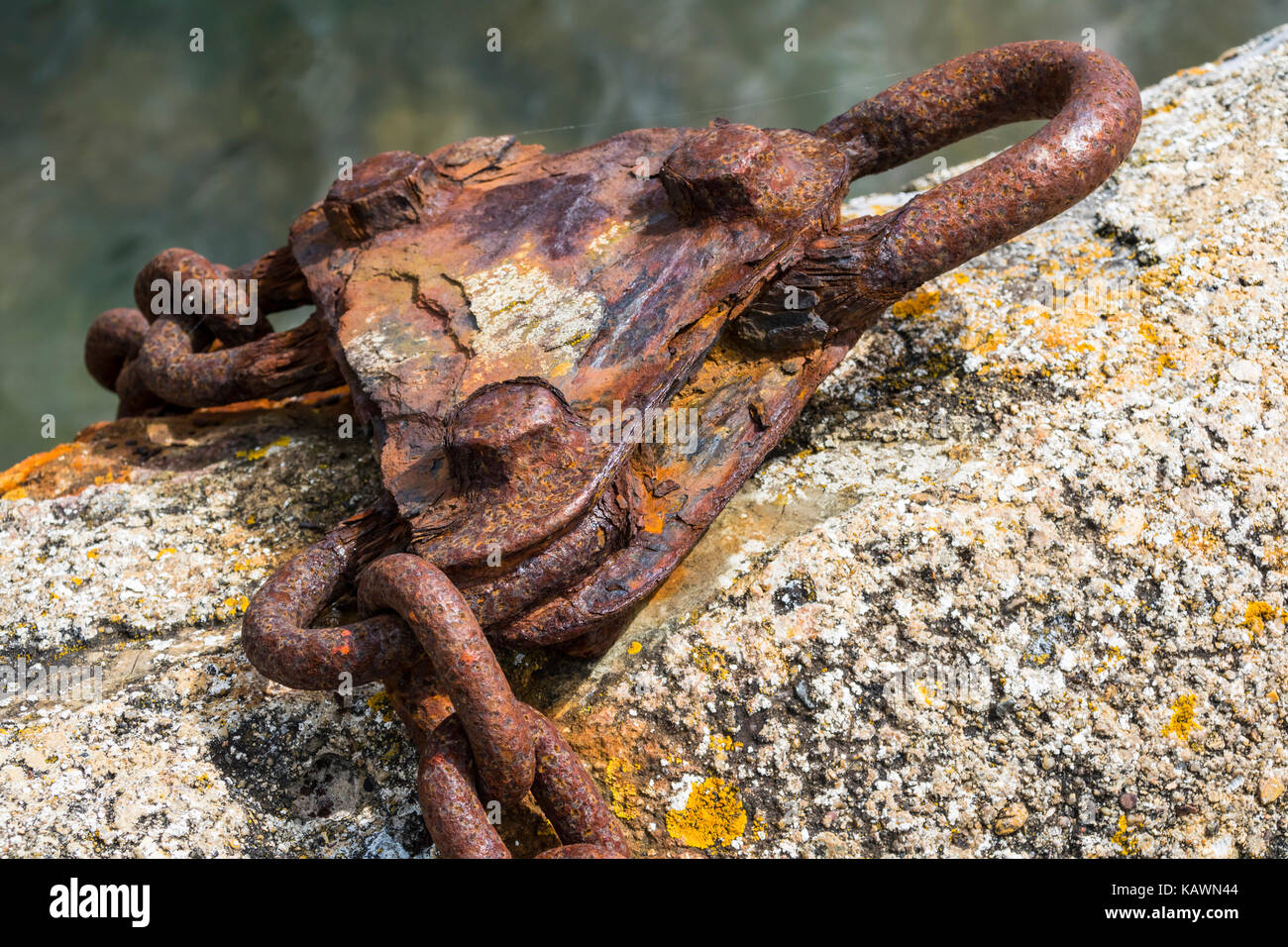 Chain on the wall hi-res stock photography and images - Alamy