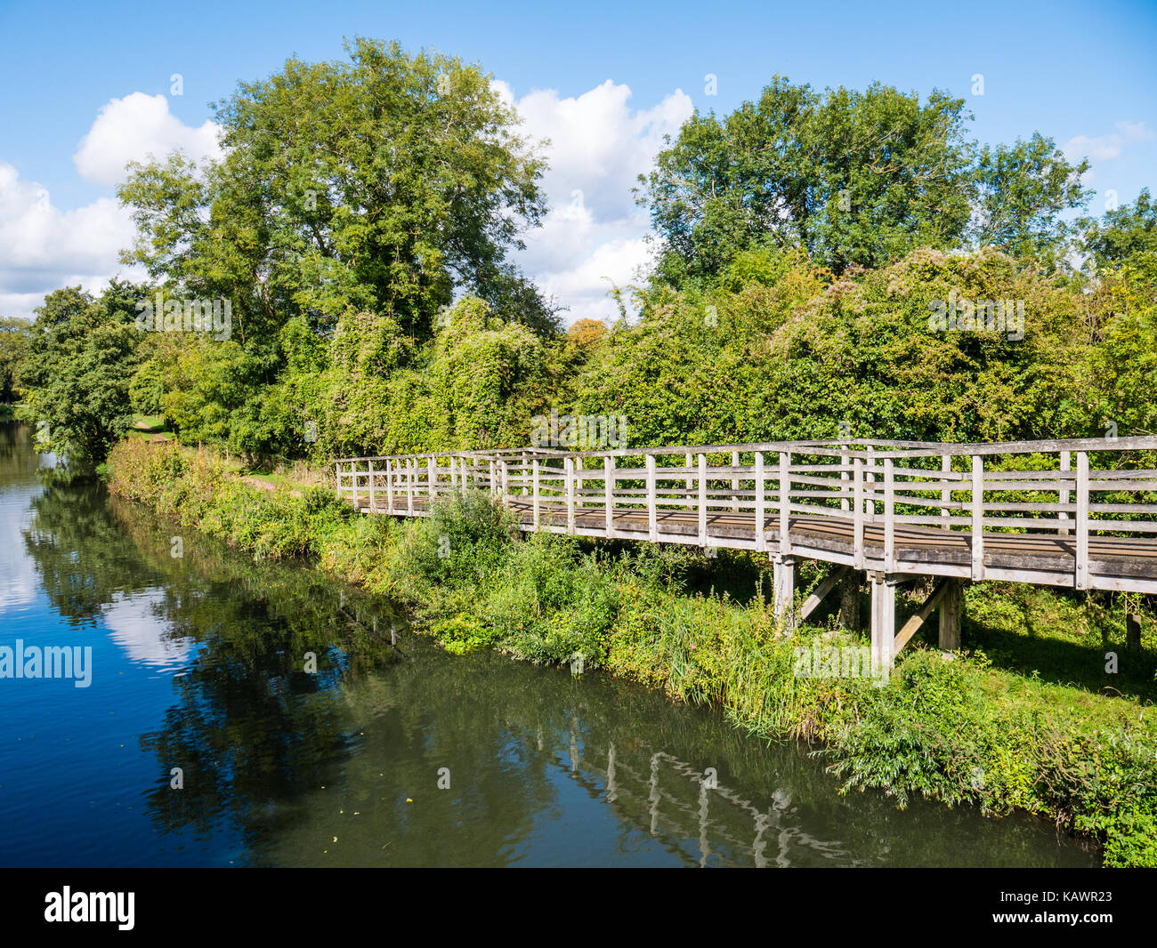 Footbridge, River Kennet, nr Reading, Berkshire, England Stock Photo ...